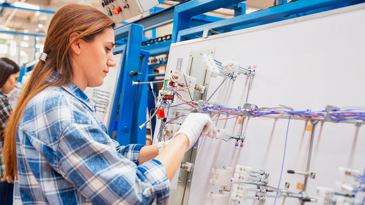 Protecting Worker Safety with Ergonomic Assembly | Molex