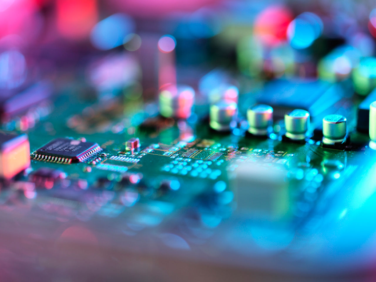 小型化技術の優位性 | Molex